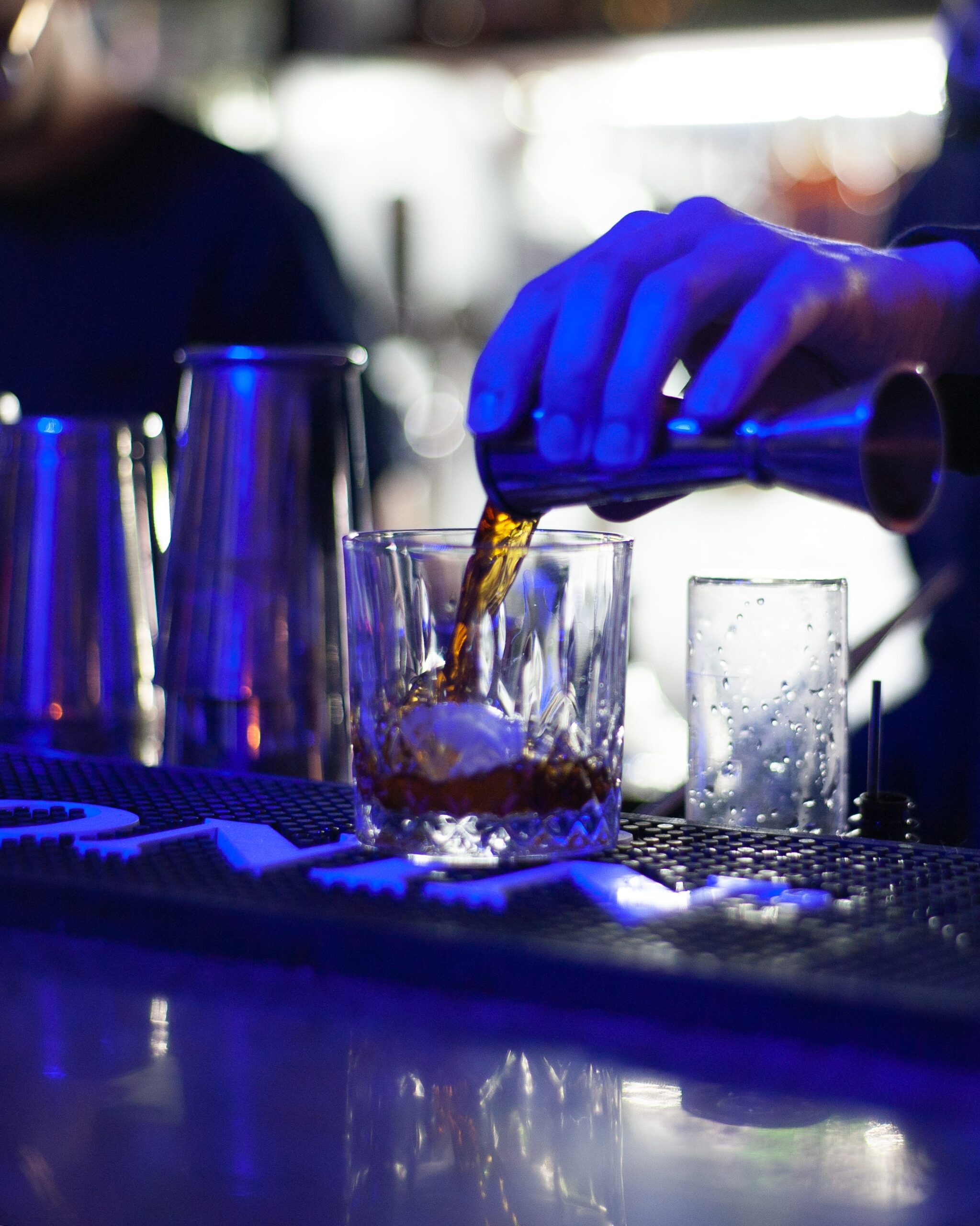 Arcade Bars vs. Traditional Bars:Which Offer Better Night Out